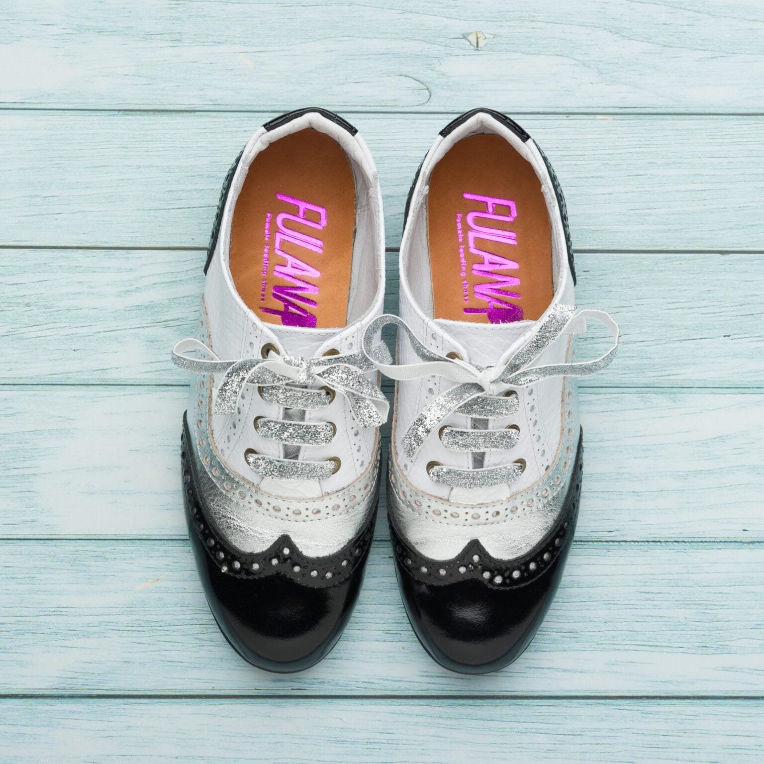 Oxford Curvy- Camel engraved leather – Fulana Shoes