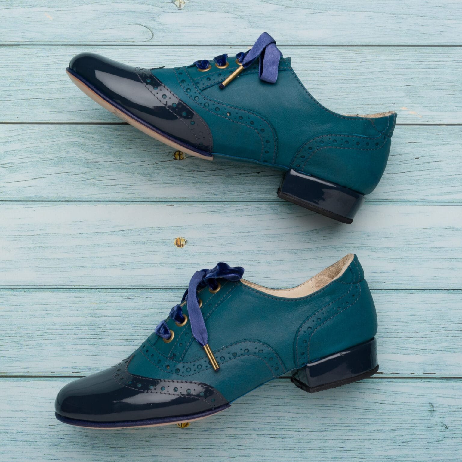 Oxford Curvy- Camel engraved leather – Fulana Shoes